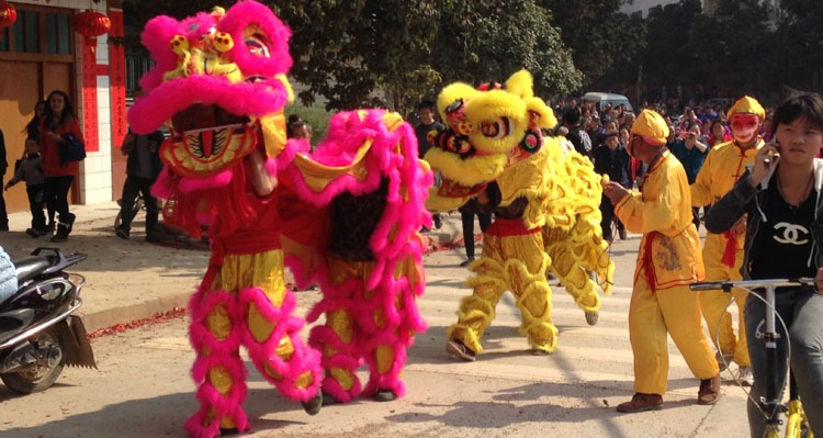 Chinese Lion Dances: What Is It and What Does It Symbolize?