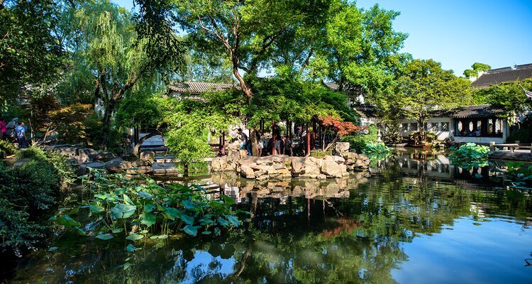 9-Day Huangshan, Wuyuan, Suzhou, and Shanghai Spring Tour
