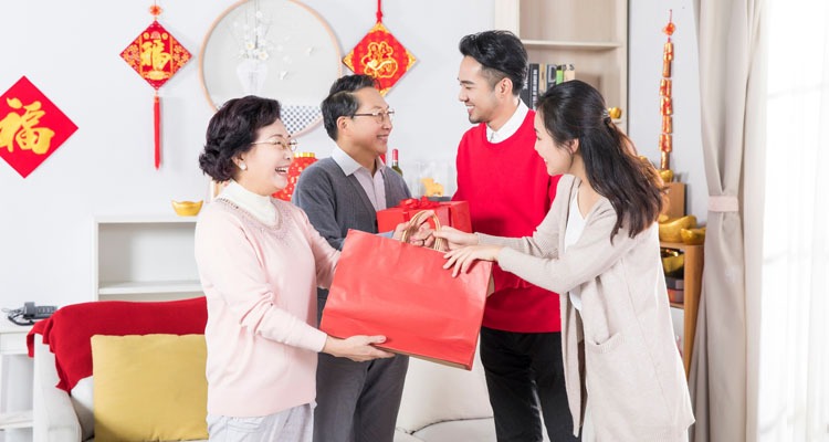 6 Unspoken Chinese New Year Gift Giving Etiquette Rules