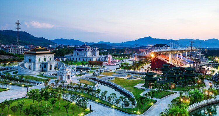 14-Day Beijing, Xian, Hengdian and Shanghai Tour