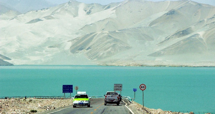 12-Day South Xinjiang Tour: Taklimakan-Pamirs Adventure