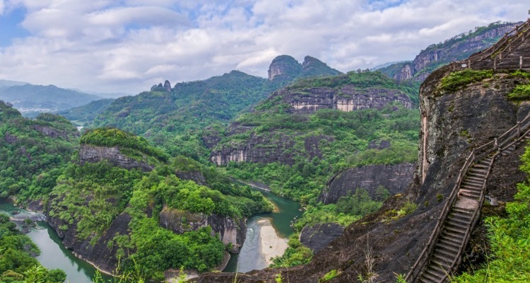 Wuyi Mountains Travel Guide