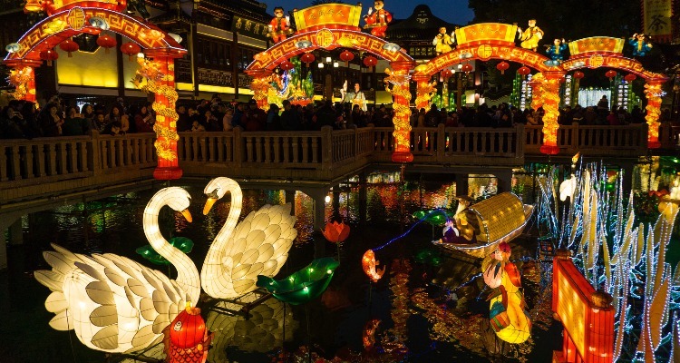 Mid-Autumn Festival Lanterns: 4 Symbolic Meanings
