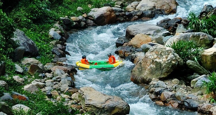 Bamboo Rafting in Guilin: Prices, Routes & Best Times