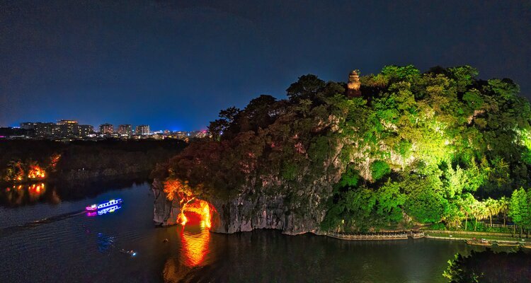 Nightlife in Guilin: Night Cruises, Bars, Night Markets